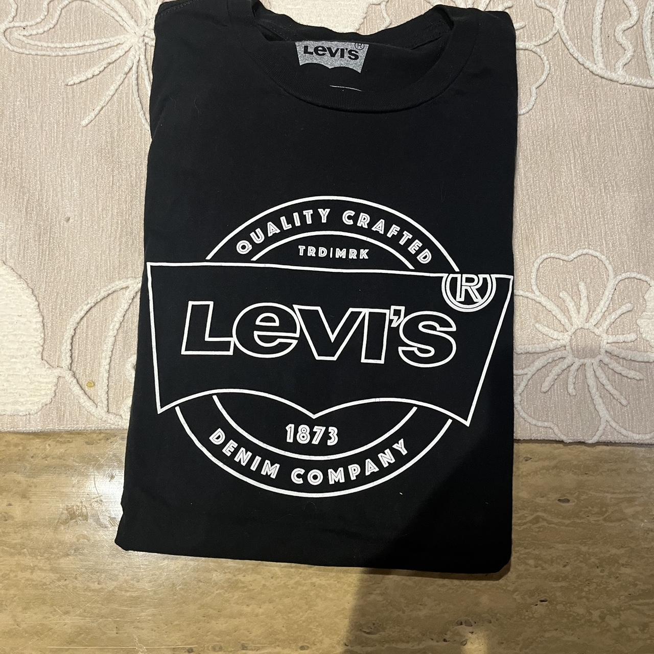 Levi’s T-Shirt Black Color #levis #levisshirts... - Depop