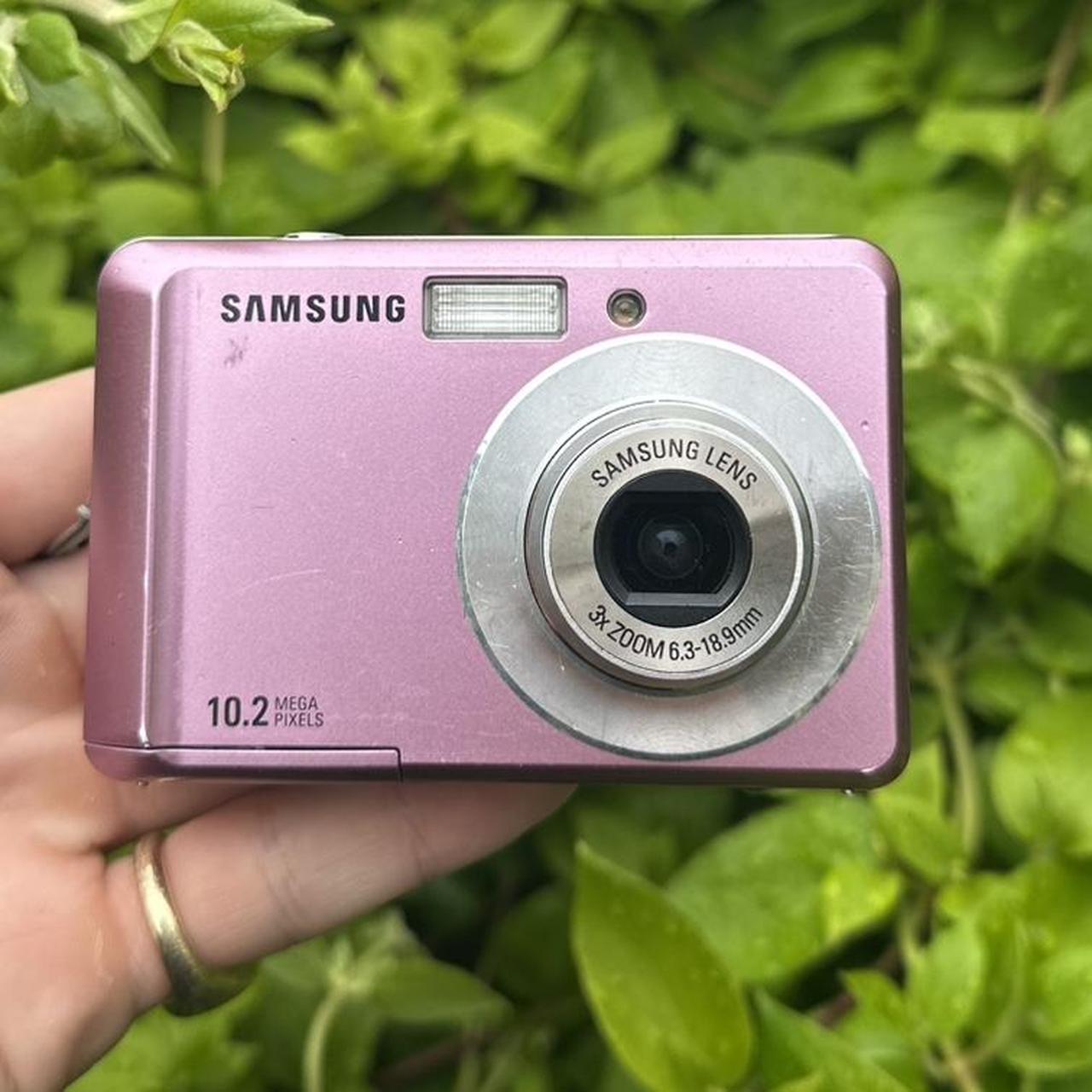 Camera: Samsung ES15 10.2MP Pink comes with: X2... | Depop