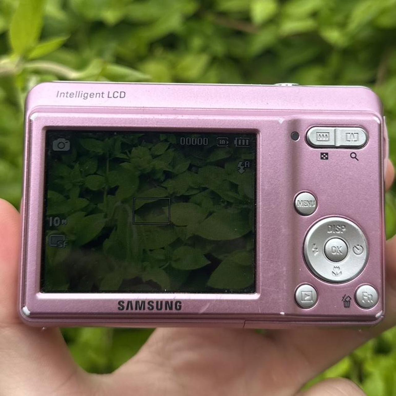 Camera: Samsung ES15 10.2MP Pink comes with: X2... | Depop