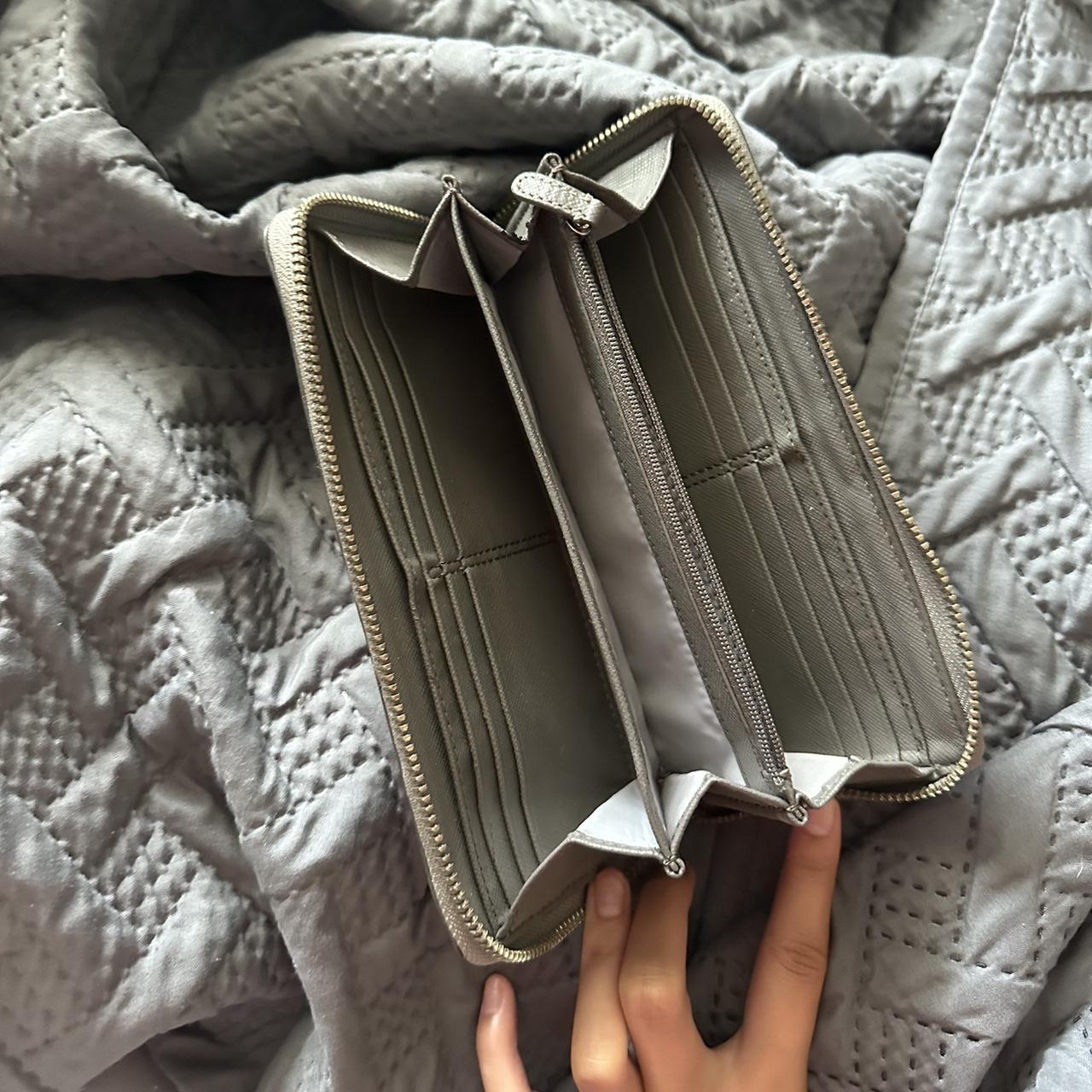 grey coach wallet ˚₊·—̳͟͞͞♡☕️ a few stains - Depop