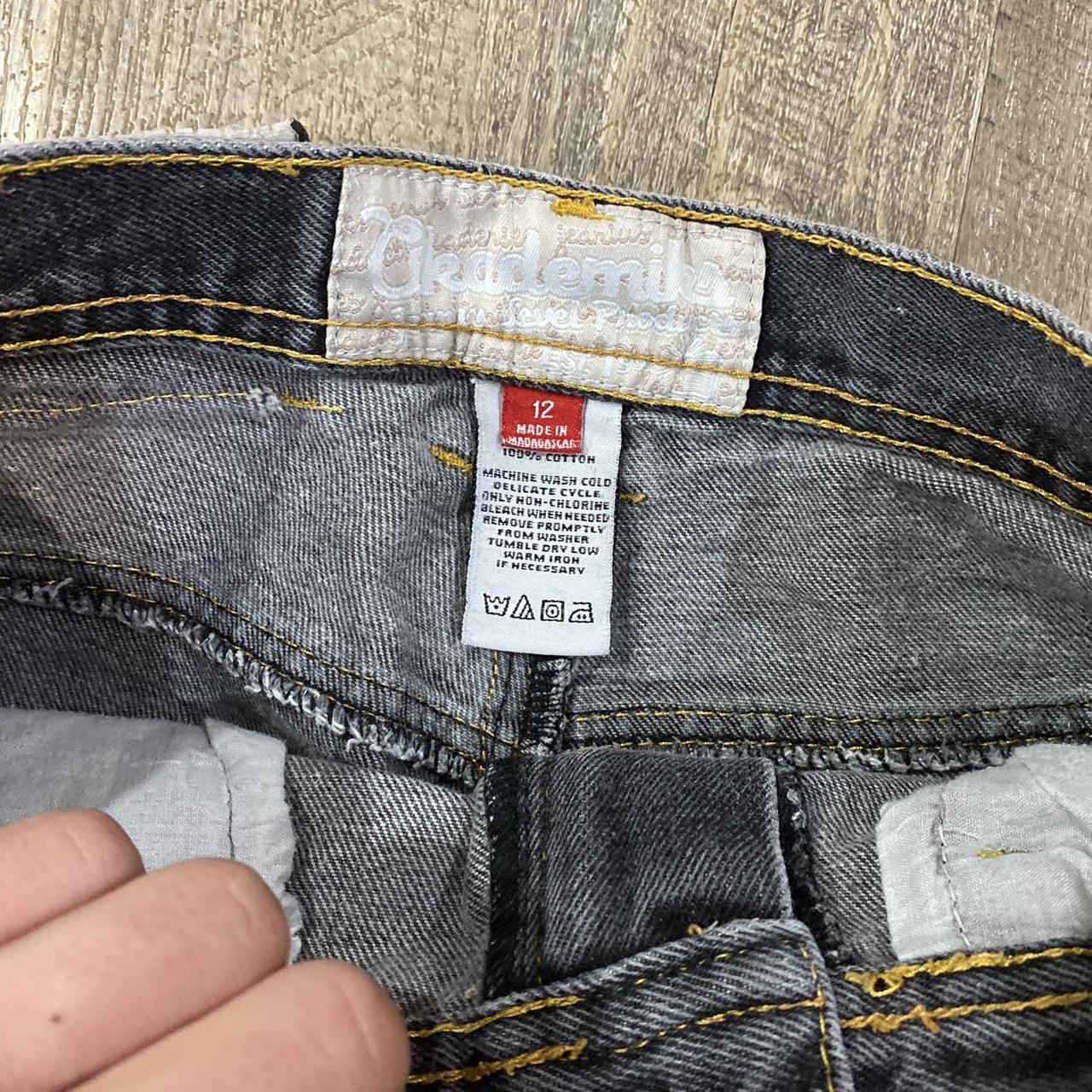 Y2K Kids Akademiks shorts sz 12 - Depop