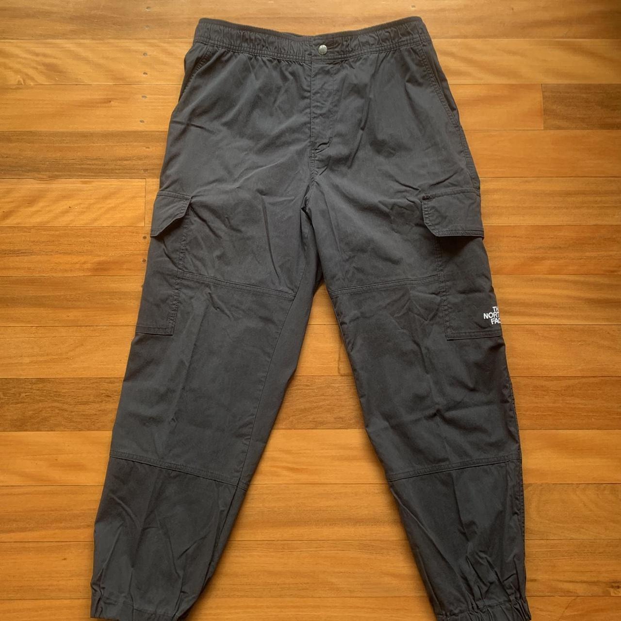 The North Face cargo pants Size Medium Black - Depop
