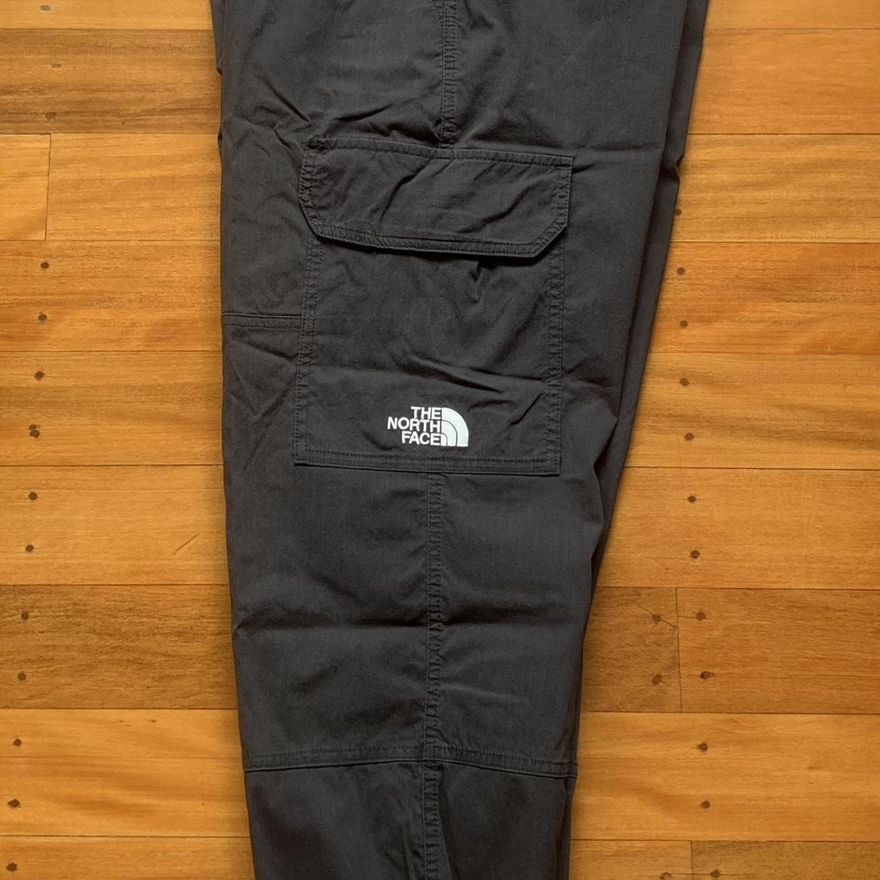 The North Face cargo pants Size Medium Black - Depop