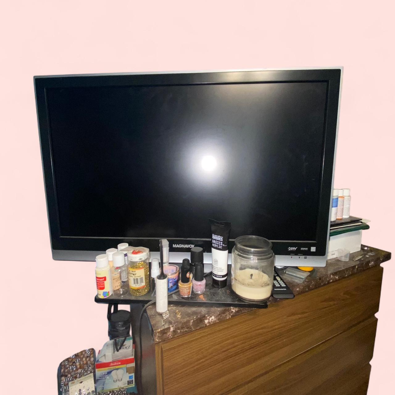 Black Magnavox 42" LED TV with remote | Depop