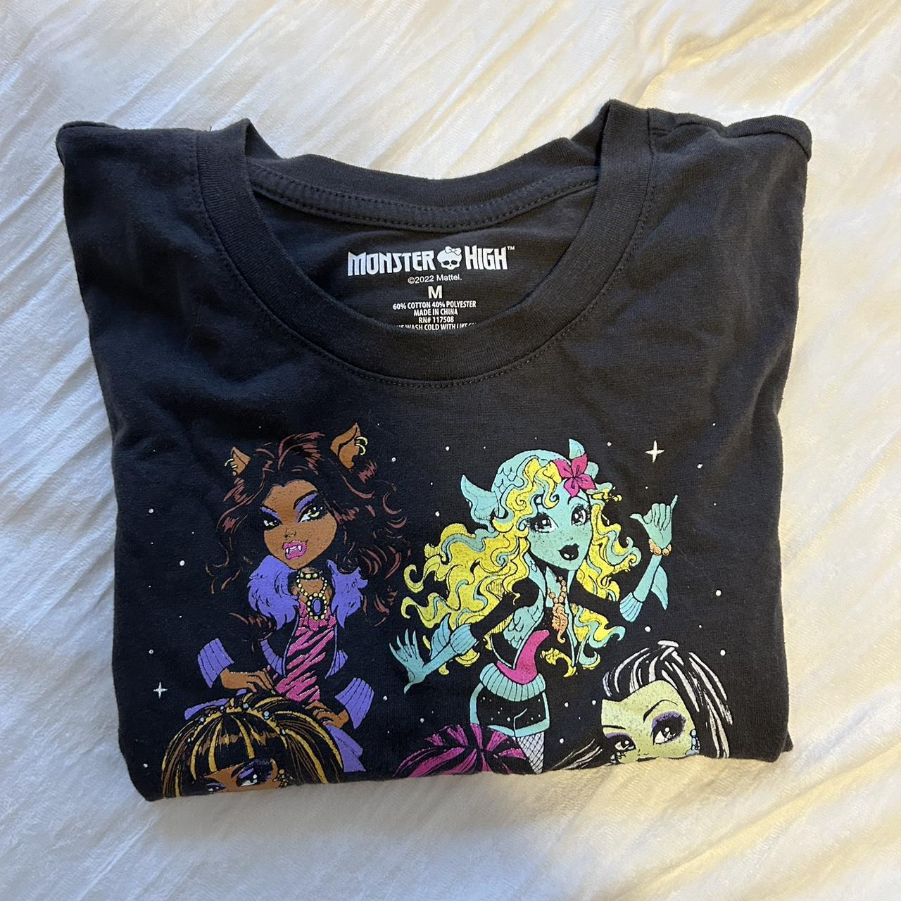 monster high med cropped tshirt - Depop