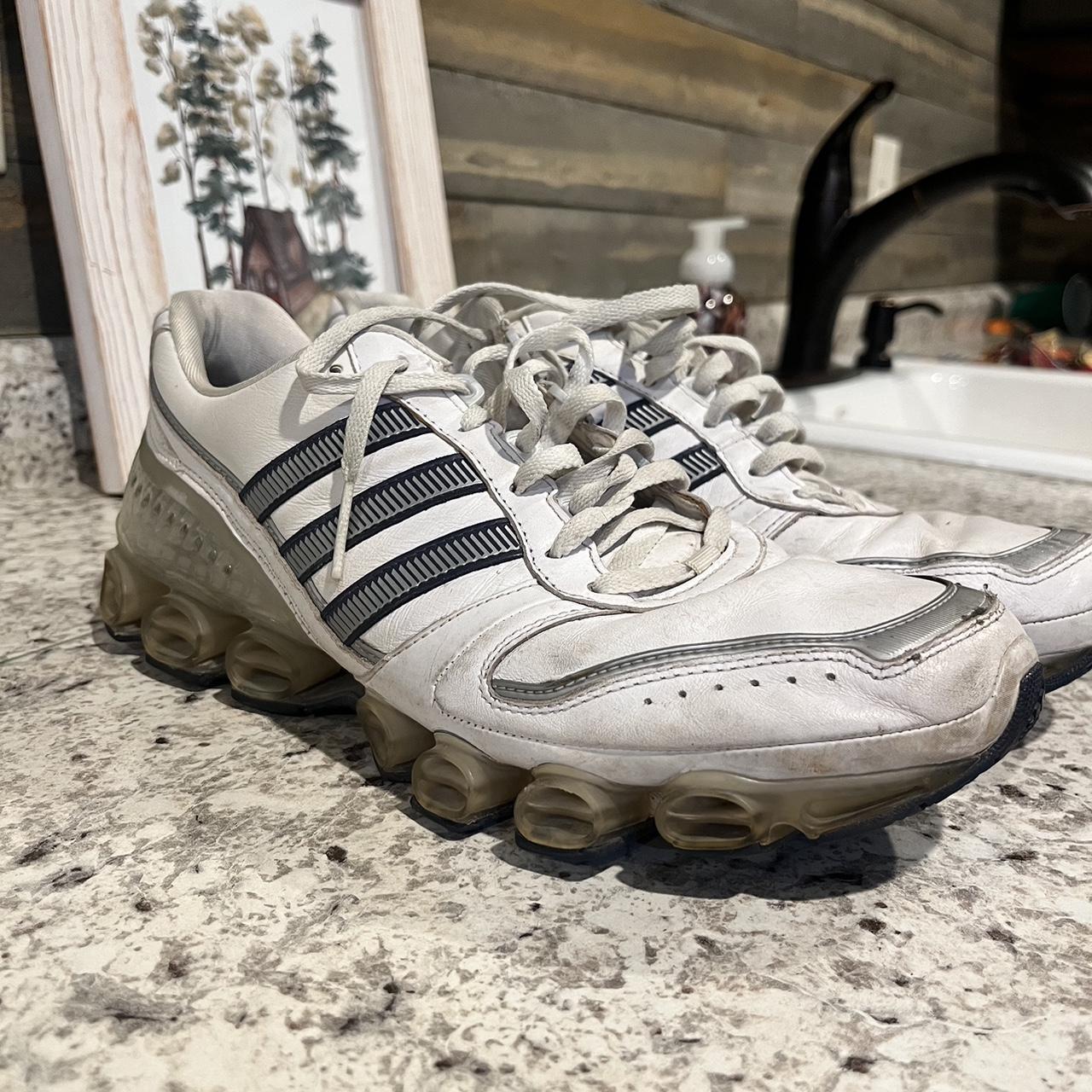 Vintage adidas bounce tennis shoes Great condition... - Depop