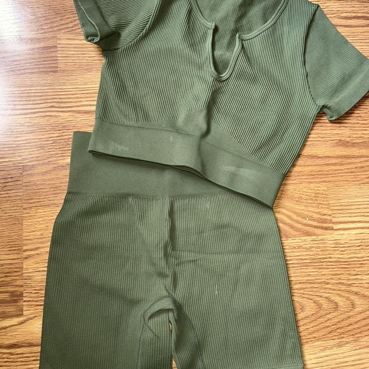 Green workout set - Depop