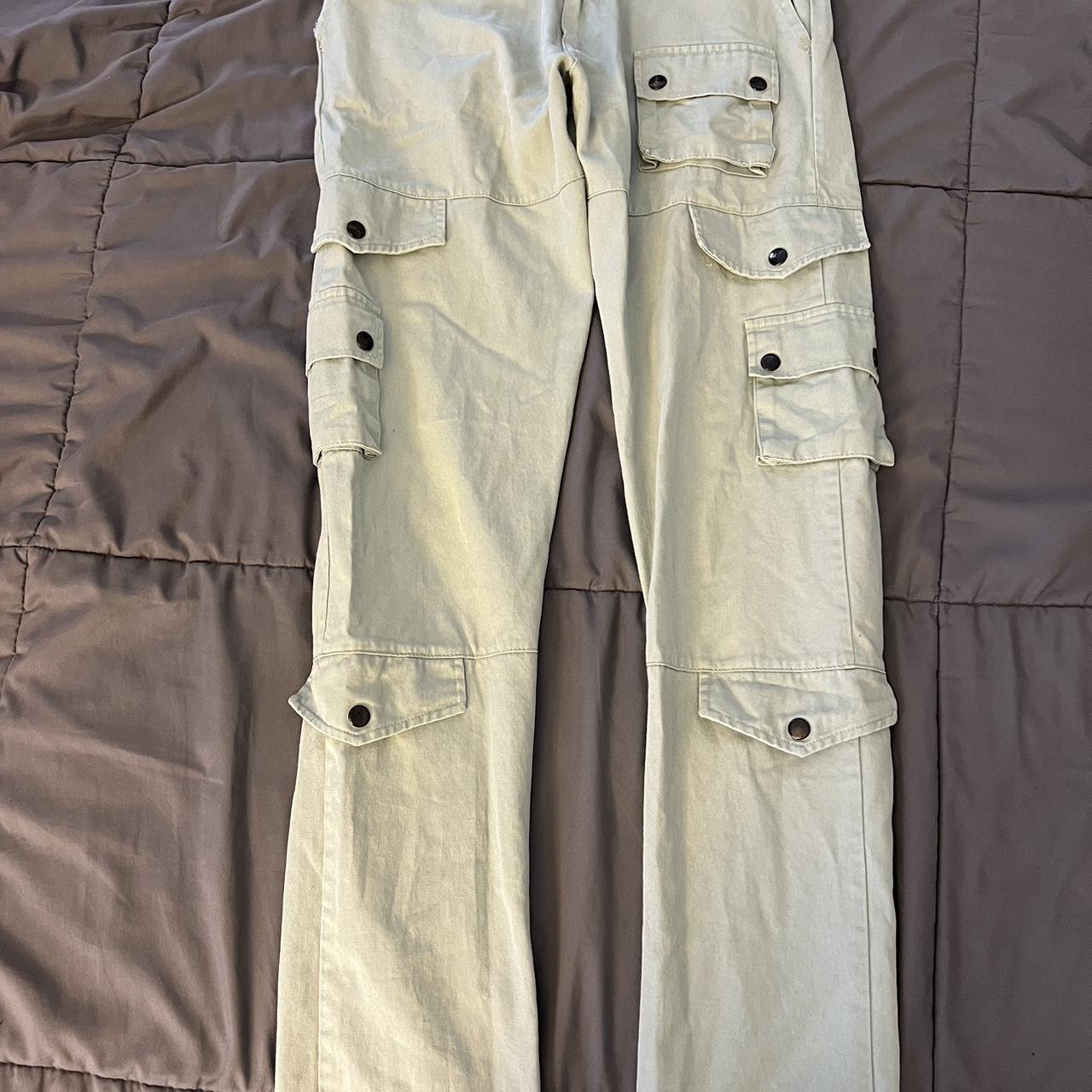 light green cargo pants missing one button - Depop