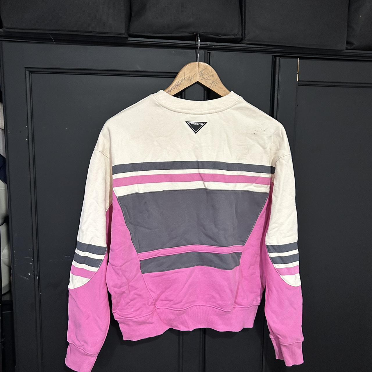Jaggad slightly cropped jumper worn once or twice - Depop