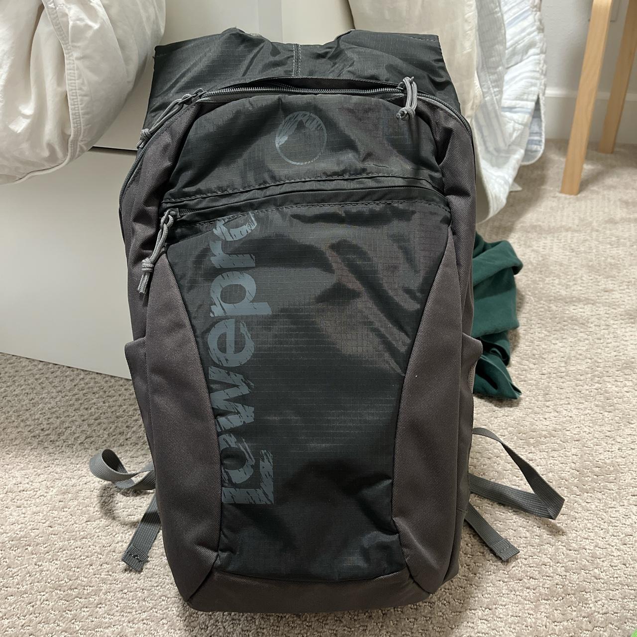 Lowepro camera backpack - Depop
