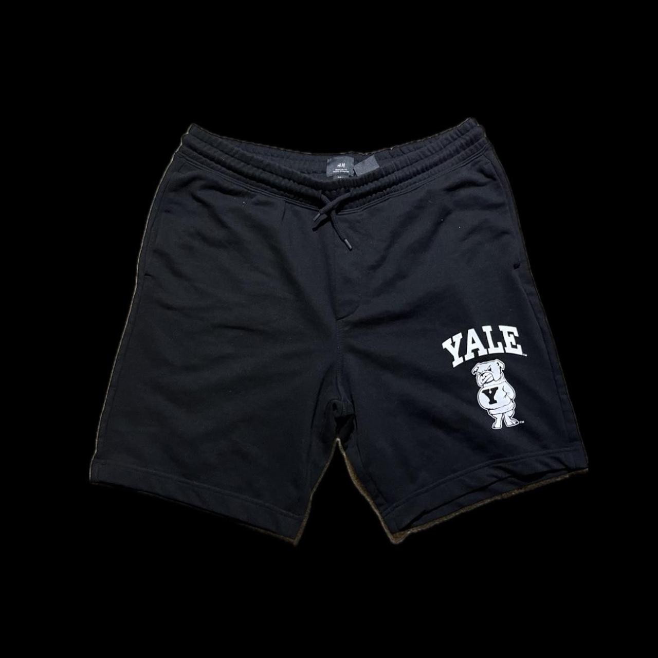 Baggy H&M Shorts Super cool Yale hit on left leg... - Depop