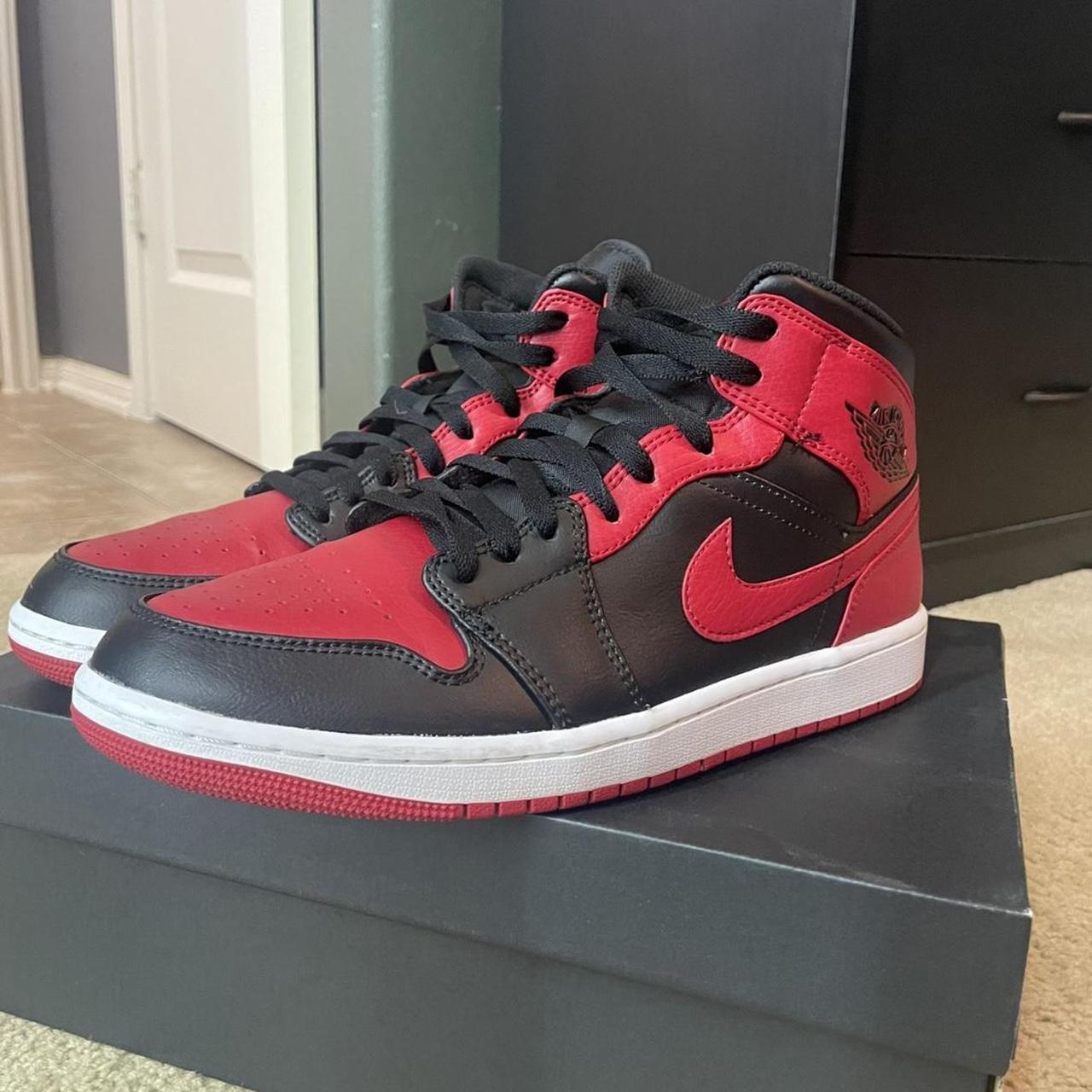 Nike Men's Black and Red Trainers | Depop