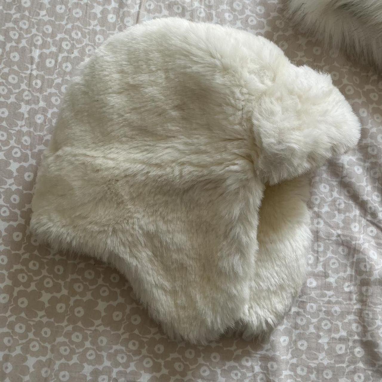 Fuzzy white trapper hat - Depop