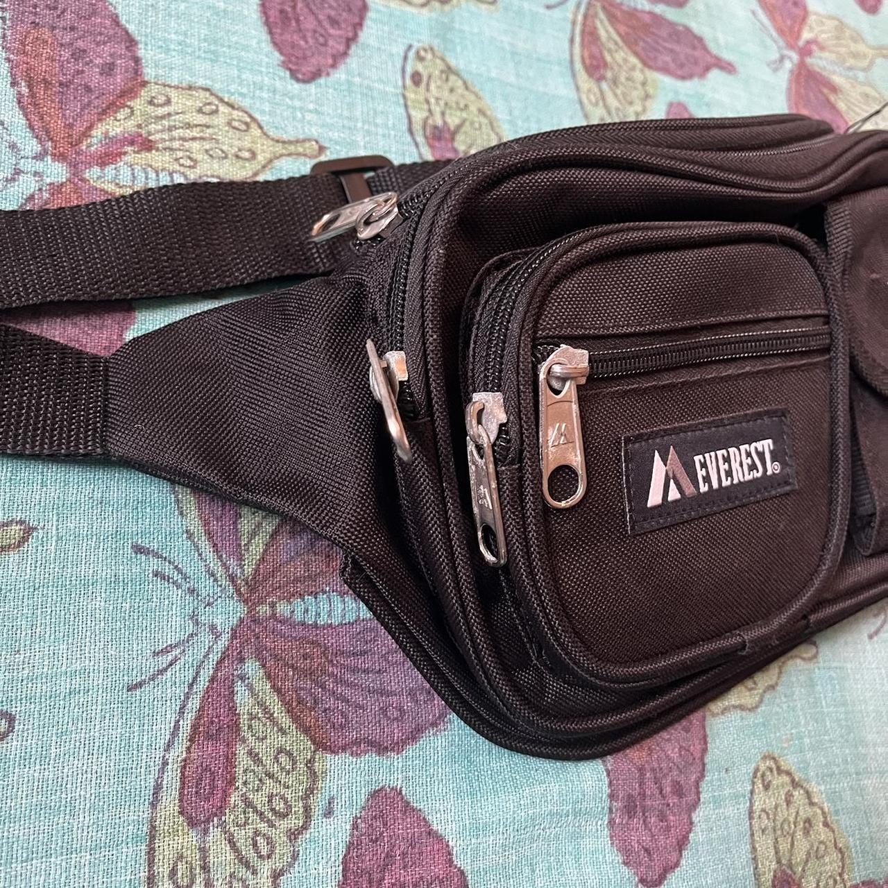 Vintage Everest fanny pack -condition like new... - Depop