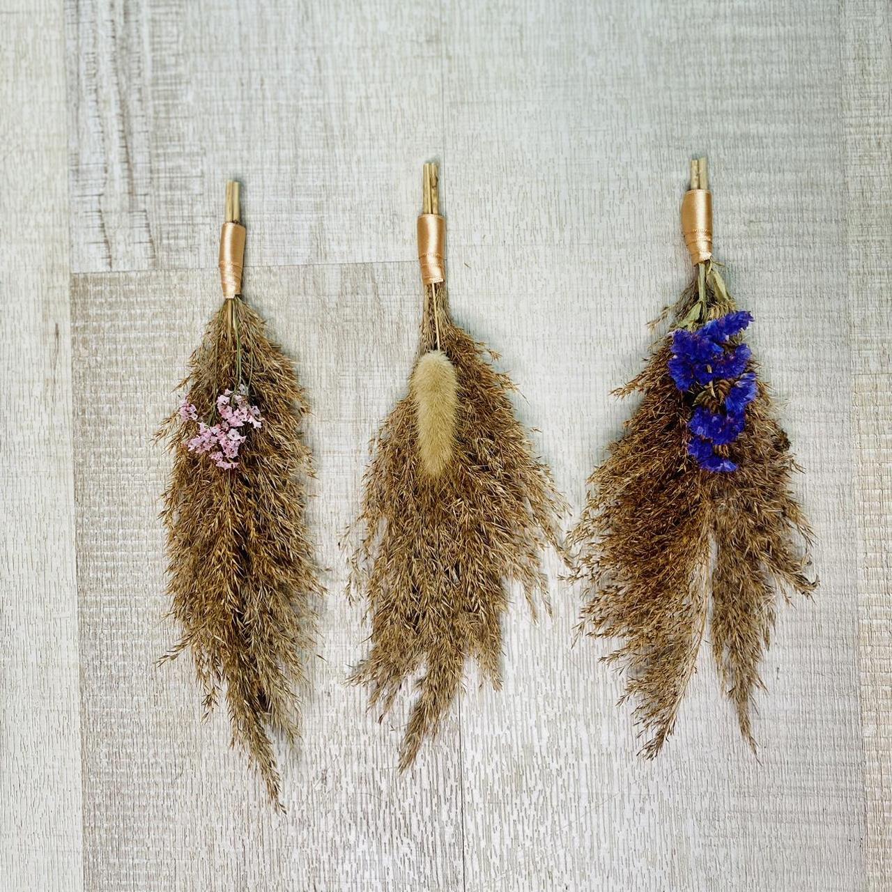 Small 25cm pampas grass type swag/wall hanging/wall... - Depop