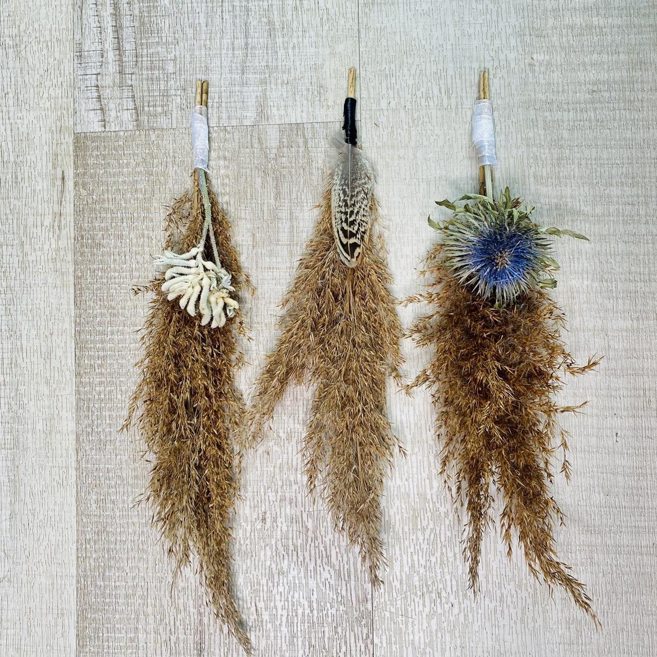 Small 25cm pampas grass type swag/wall hanging/wall... - Depop