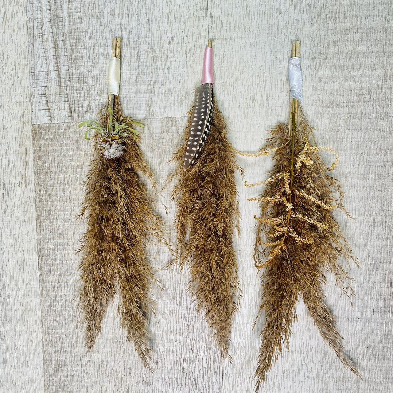Small 25cm pampas grass type swag/wall hanging/wall... - Depop