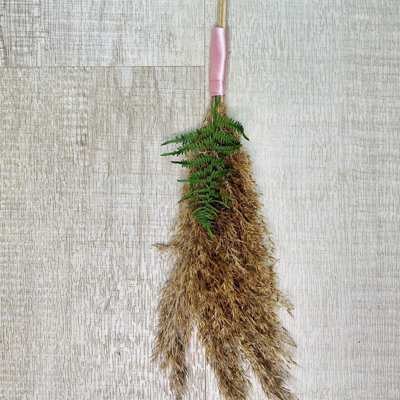 Small 25cm pampas grass type swag/wall hanging/wall... - Depop