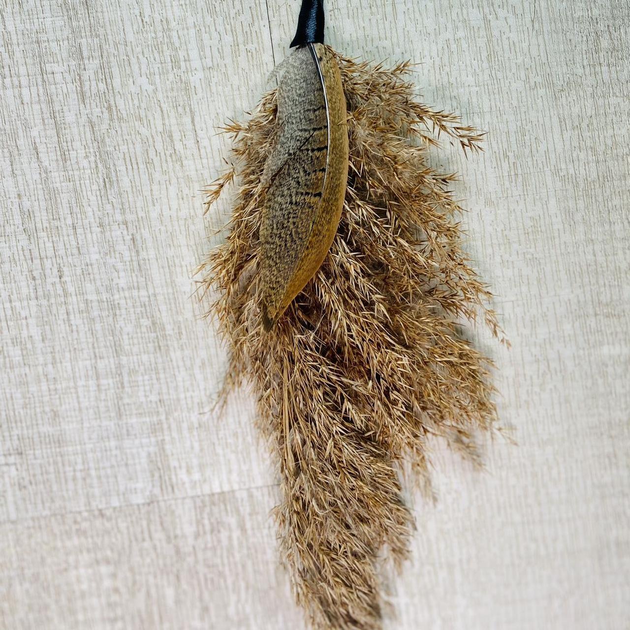 Small 25cm pampas grass type swag/wall hanging/wall... - Depop