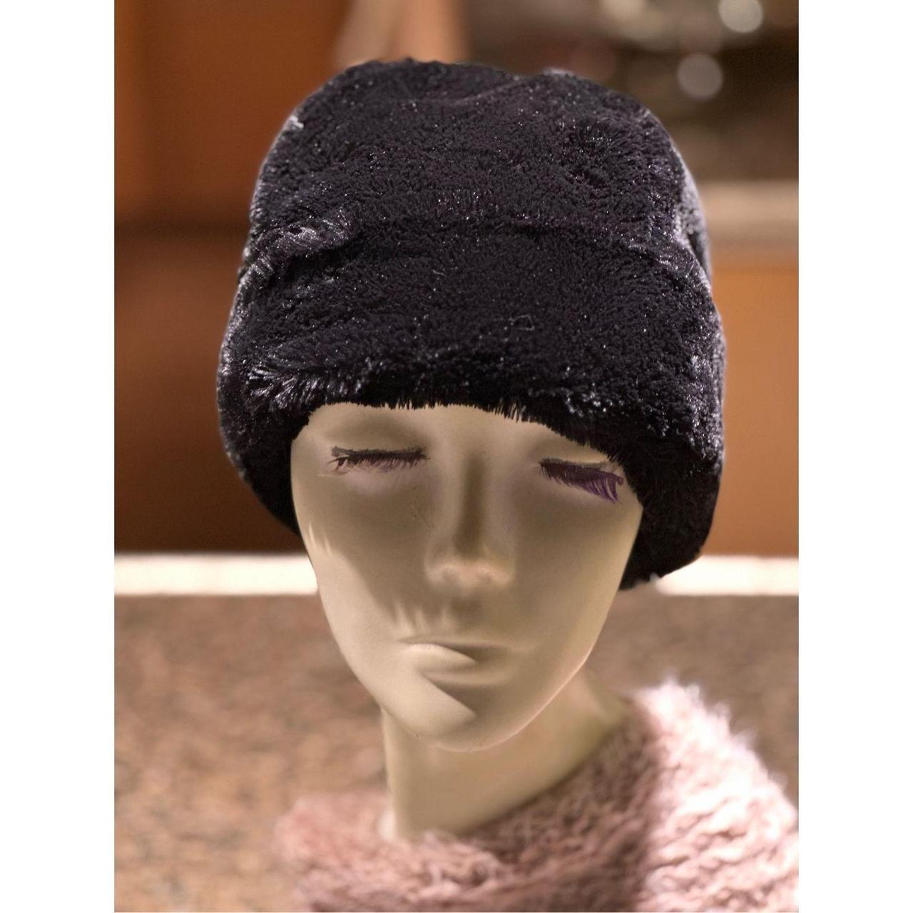 Faux fur hat. 100% polyester. Great condition - Depop