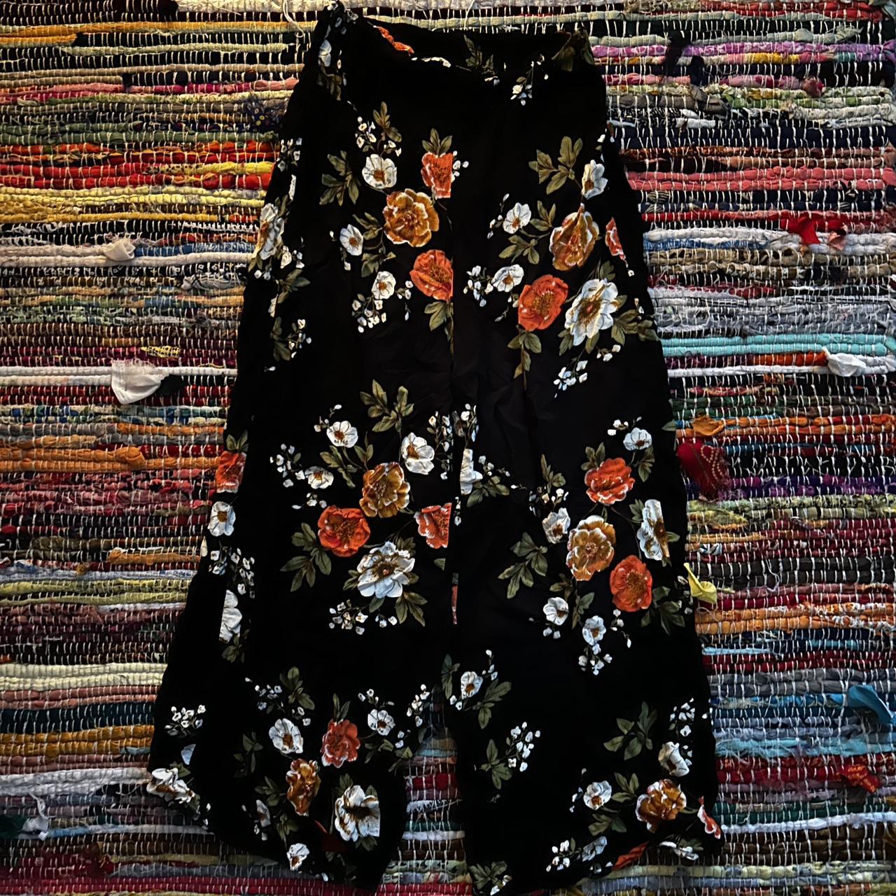 flowy black flower pants fits like a xs-s some... - Depop