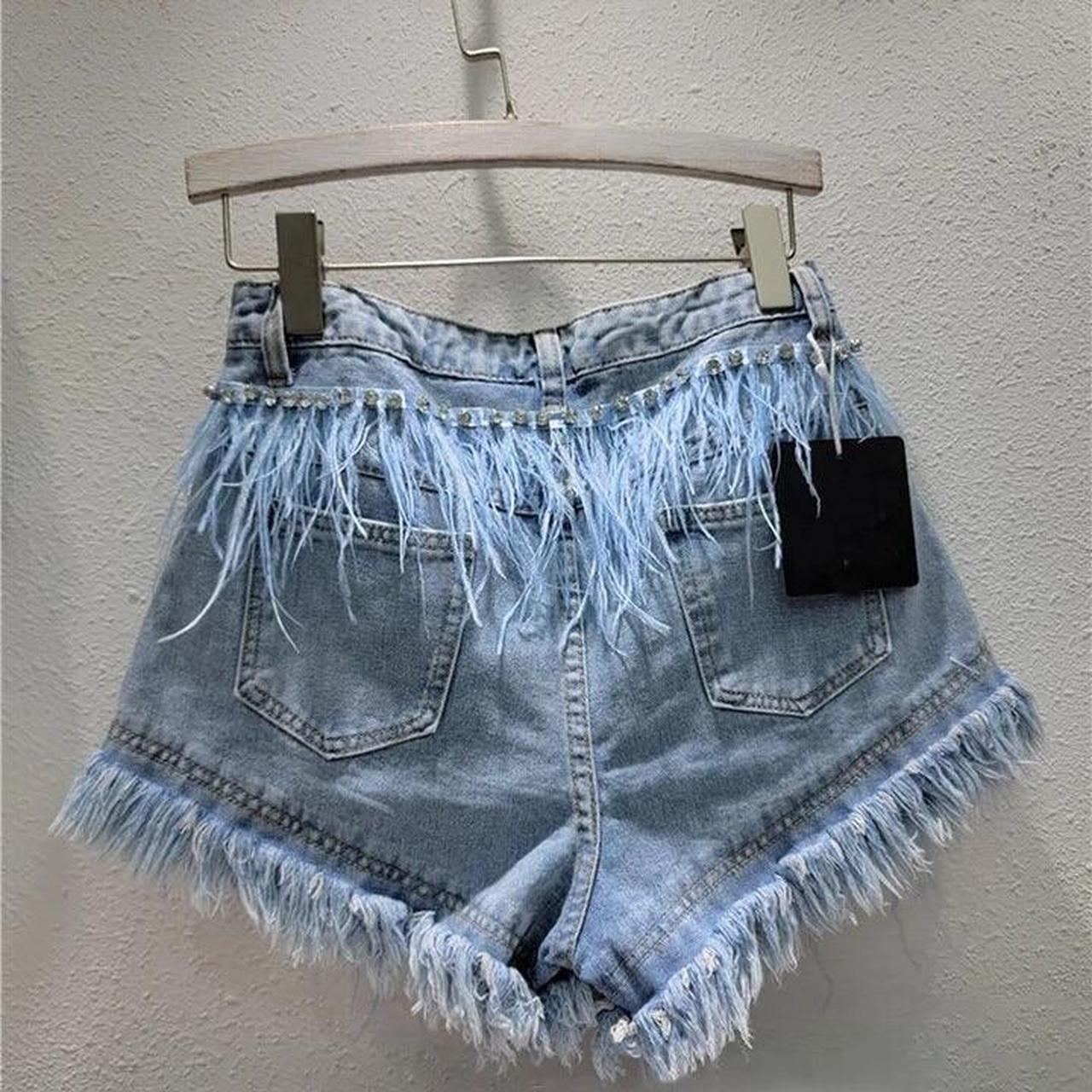 Diamond shorts feathers - Depop