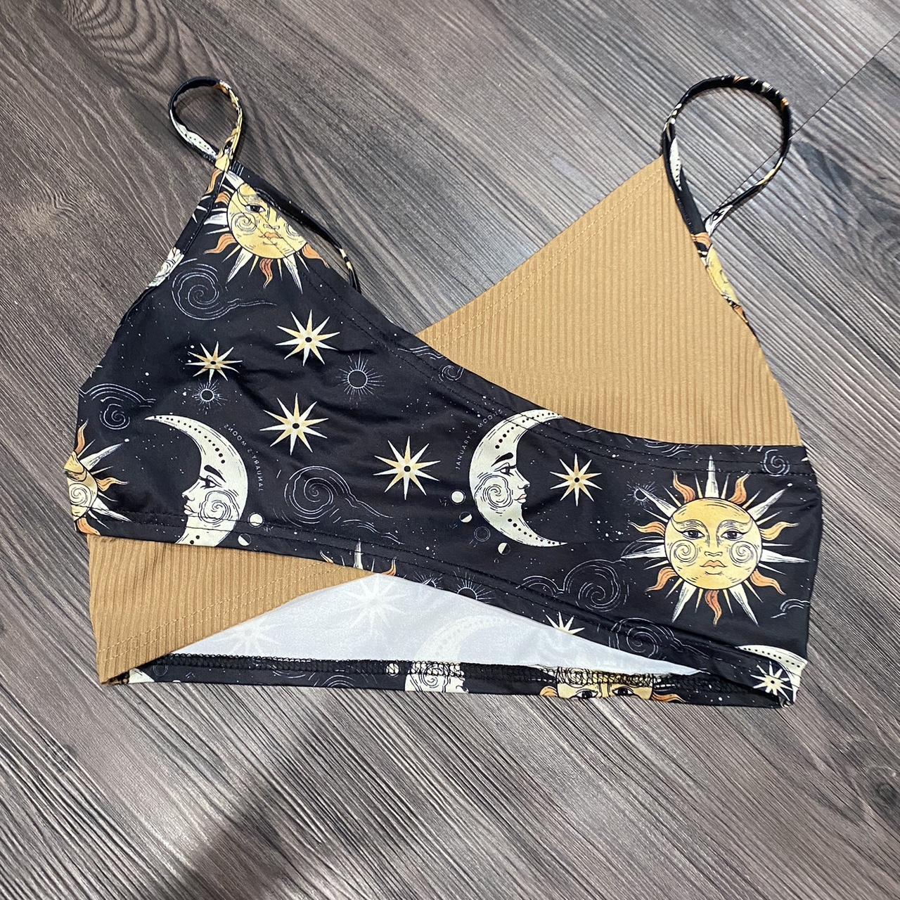 Cute celestial top Never worn - Depop