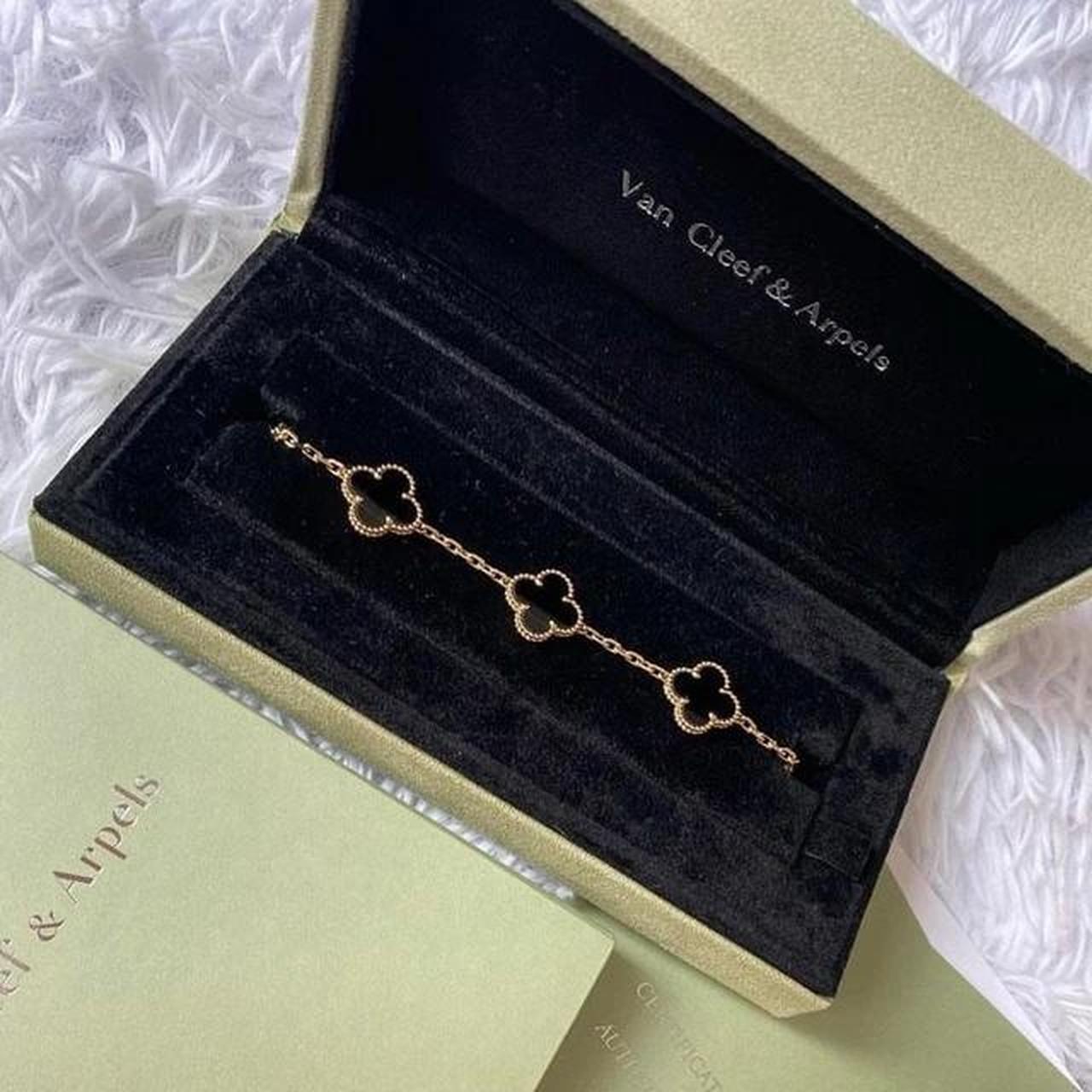 Van Cleef Necklace - Depop