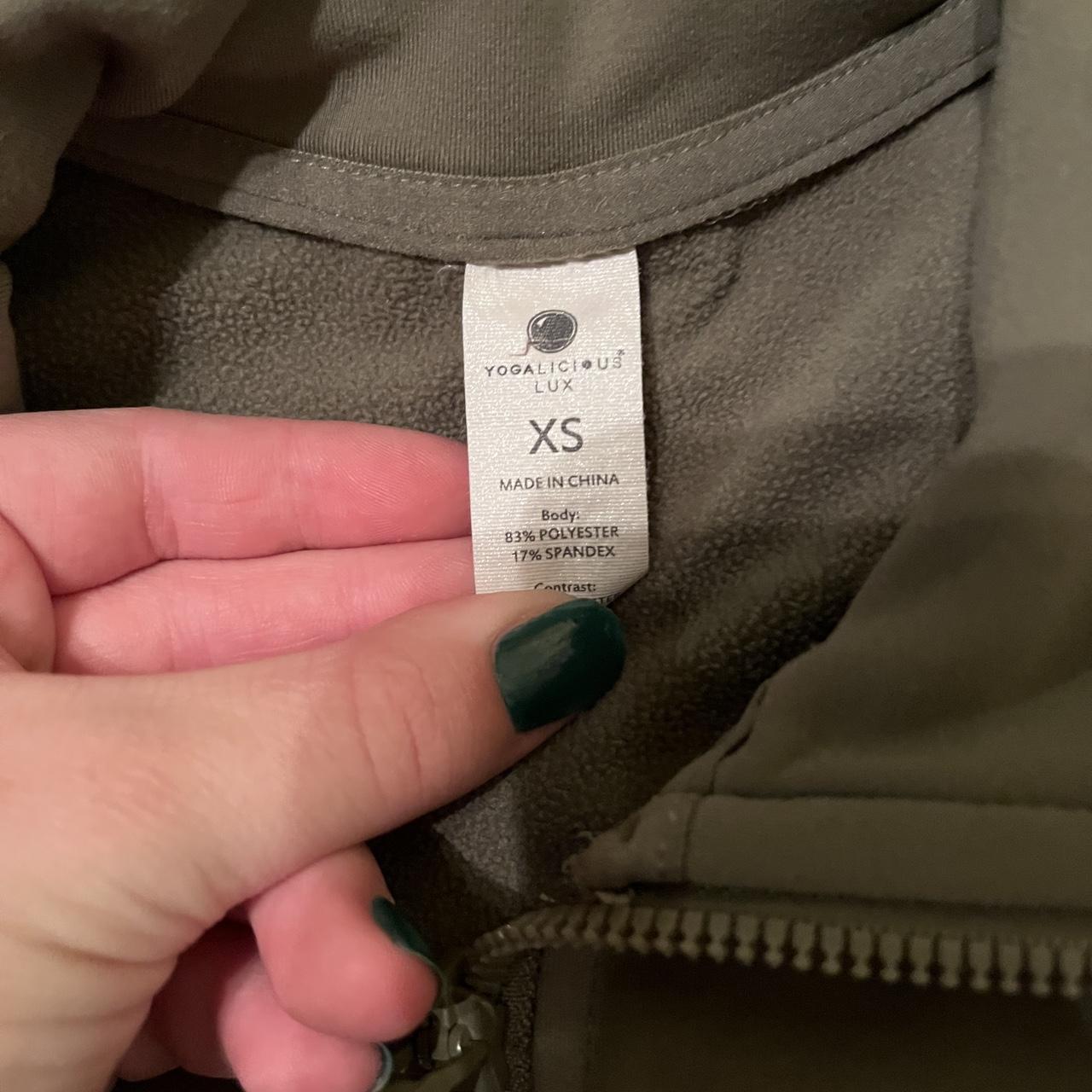 Define bbl jacket lulu dupe. Has thumb holes for all... - Depop