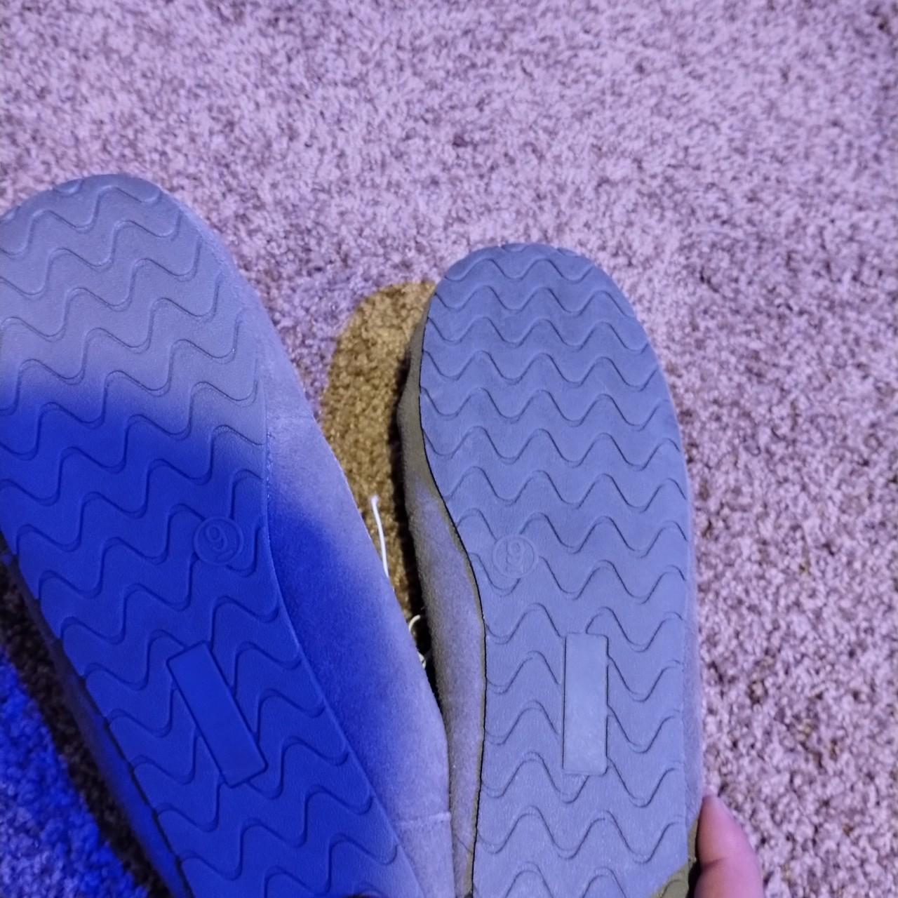 Stars Above women's brand new size 9 slippers free... - Depop