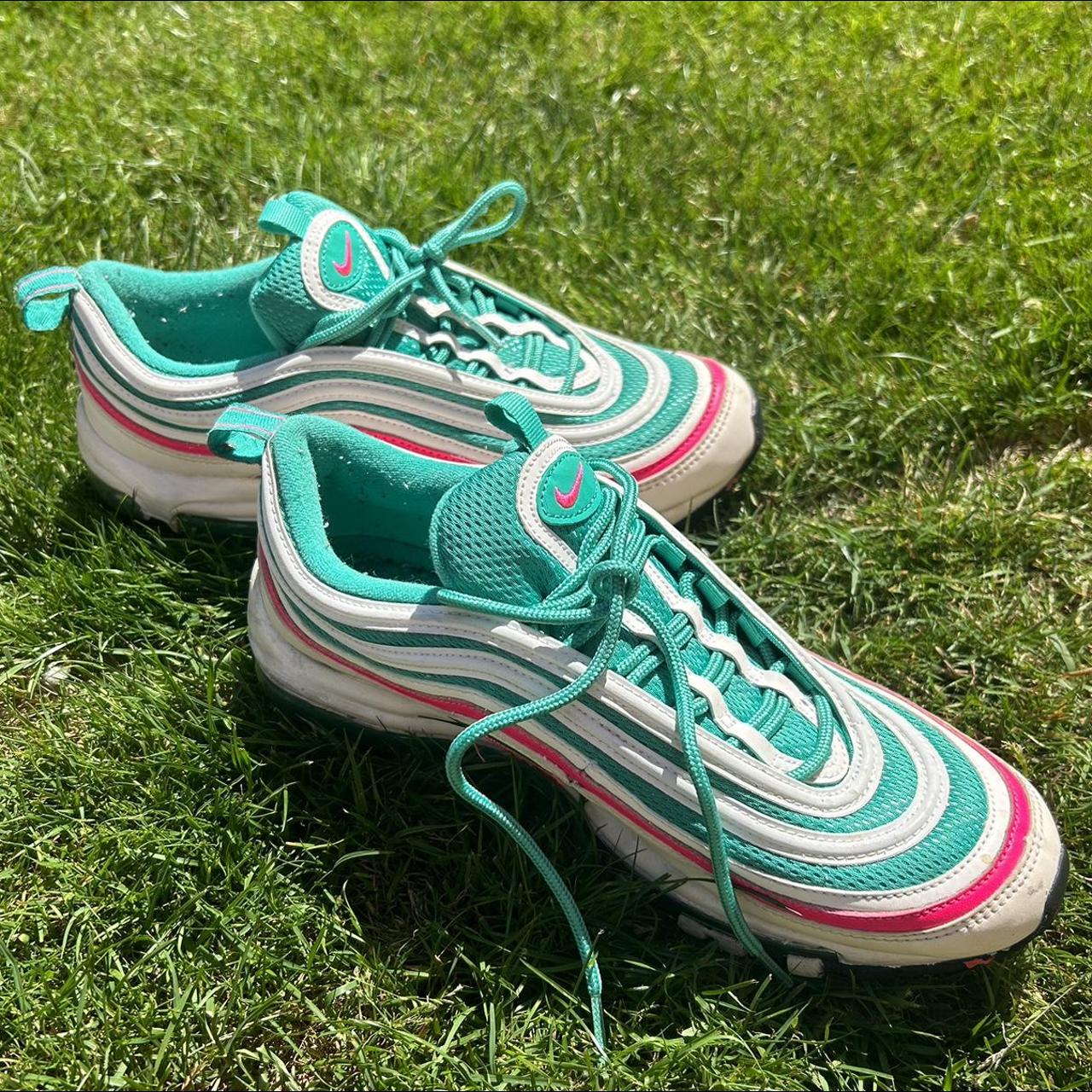 Cool green and pink Nike sneakers... - Depop