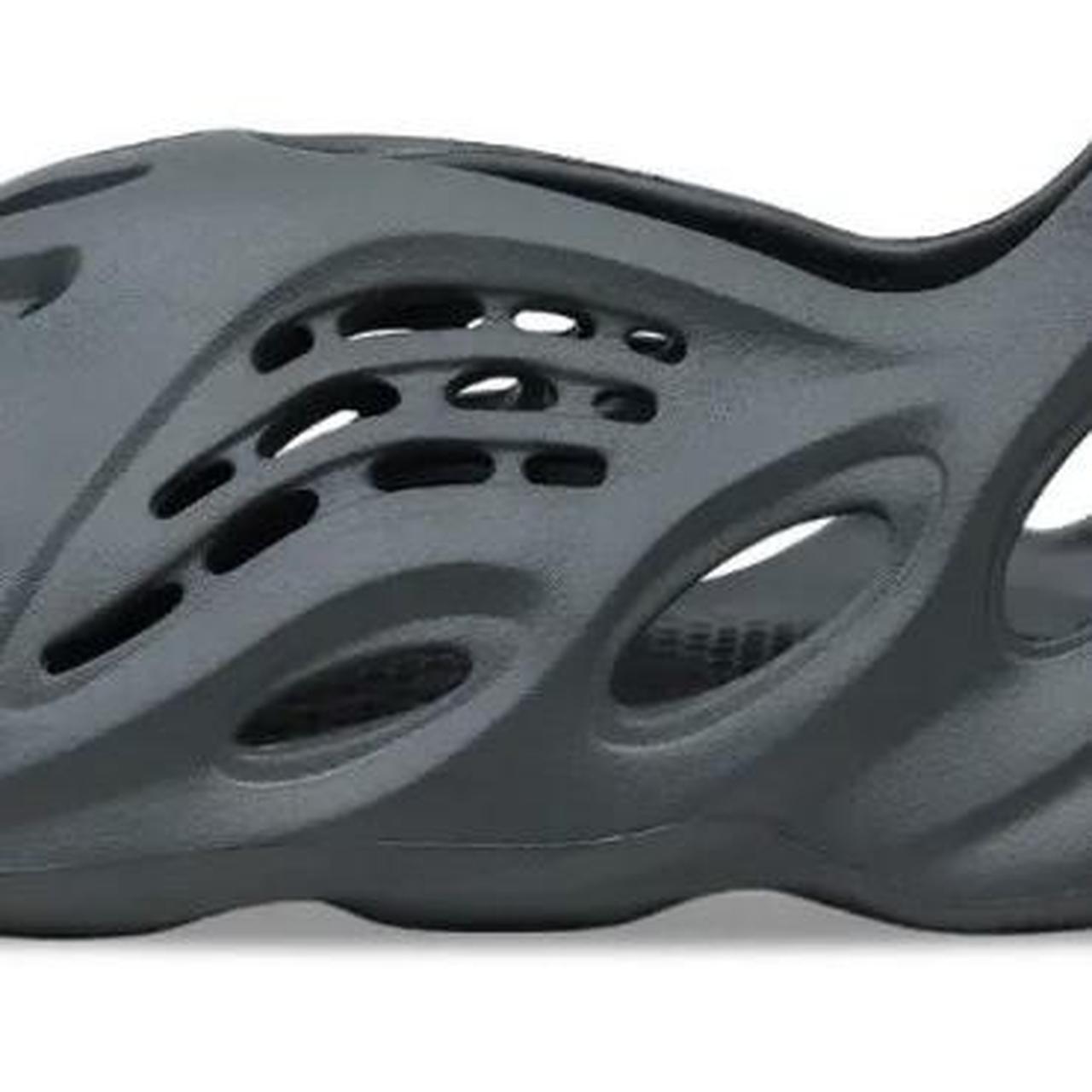 Black foam runners onyx size 9 - Depop