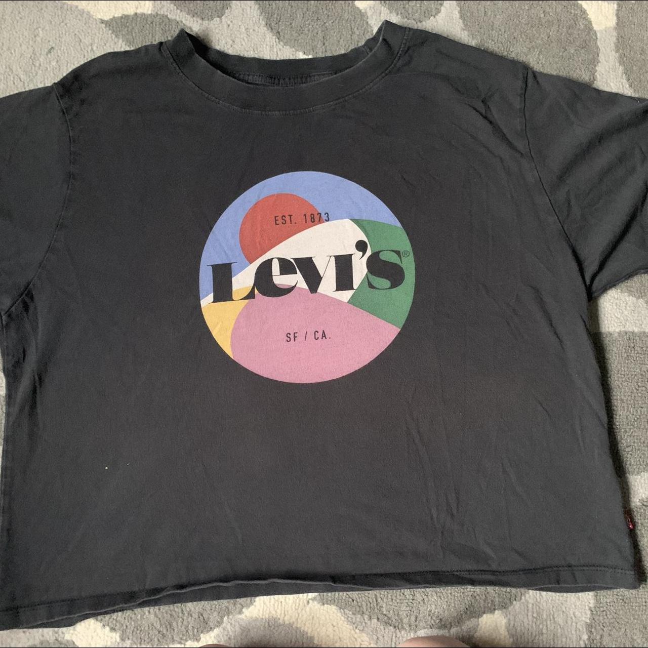 Levi's Women's Black T-shirt | Depop