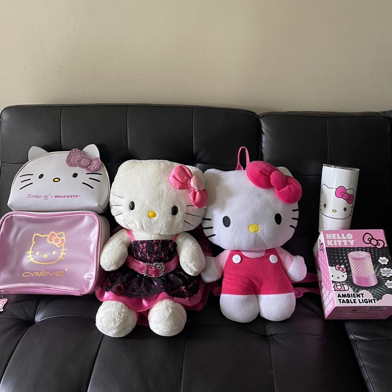 hello kitty bundle !! 🩷🩷 comes with: -2010 Hello... - Depop