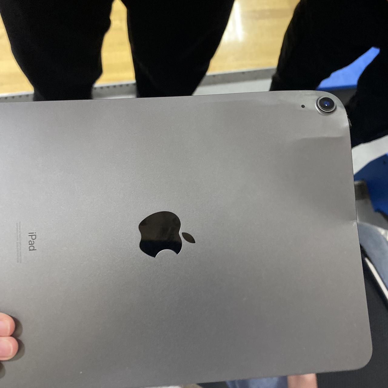 Lightly worn ipad - Depop