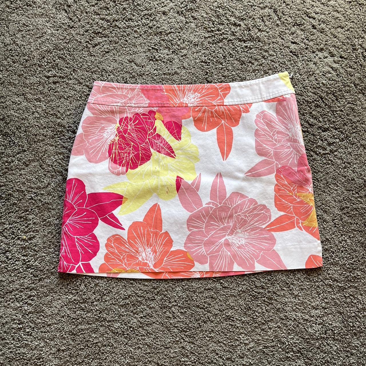 stunning flower print mini skirt 🌸🌼 size 4 or S/M ,... - Depop