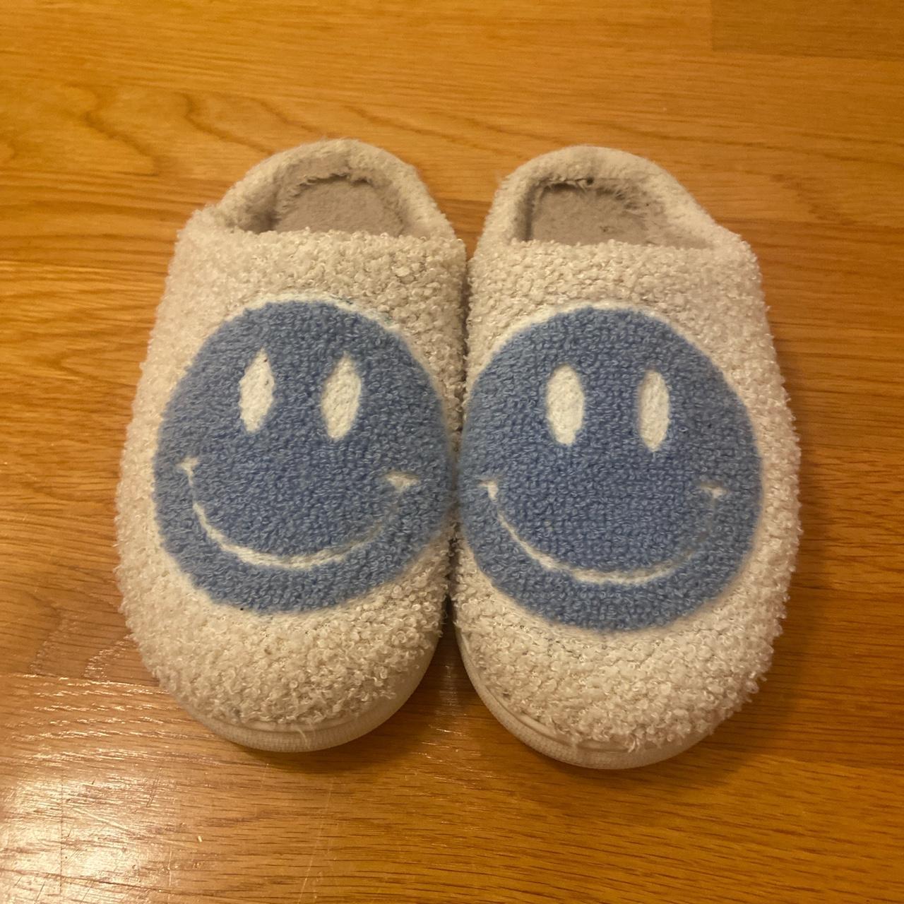 preppy smiley face slippers fits like a 6 or... - Depop
