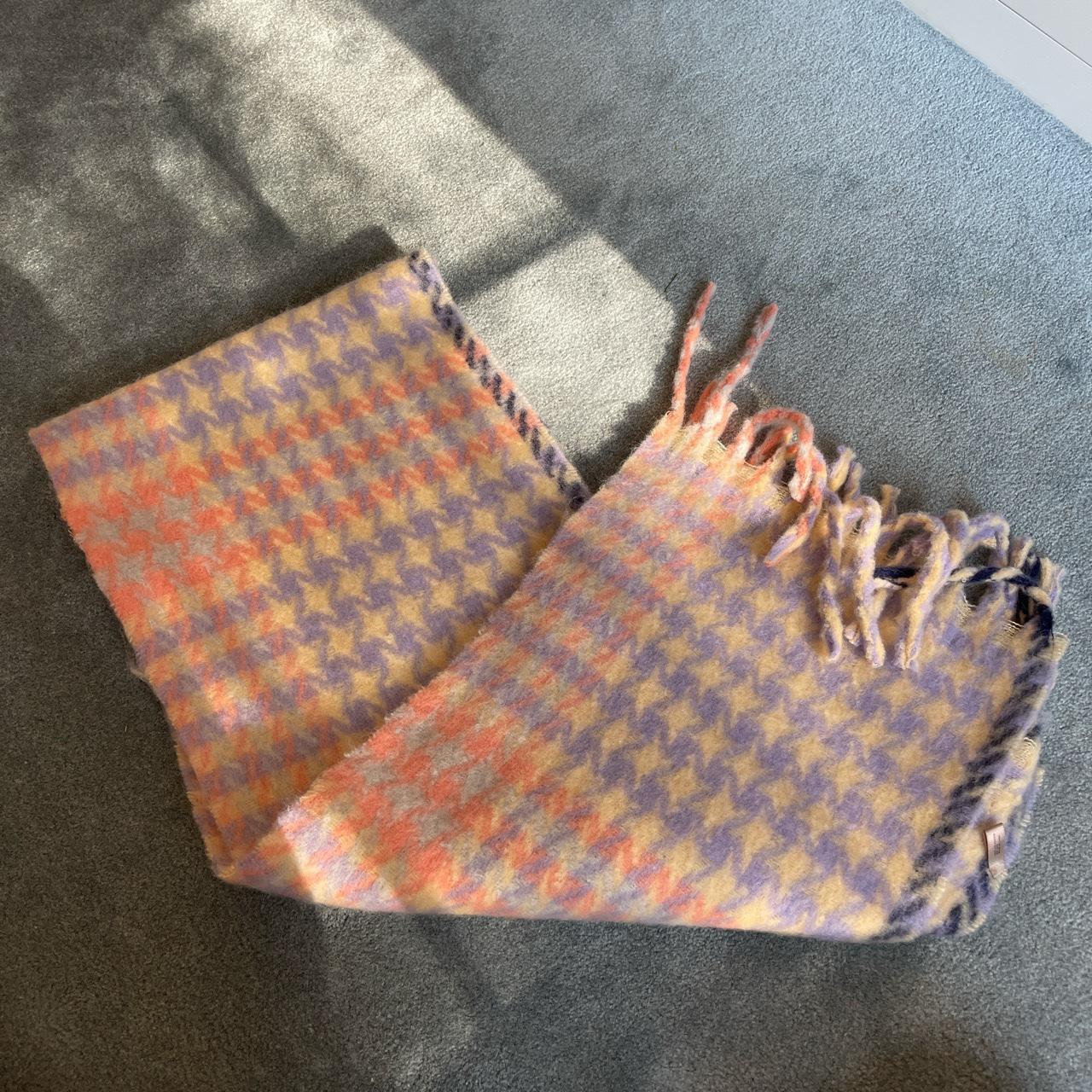 Super soft and chunky Grey Bandit scarf I’ve never... - Depop