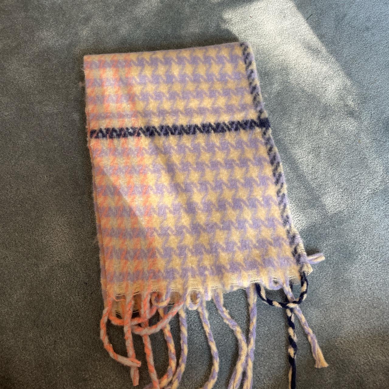 Super soft and chunky Grey Bandit scarf I’ve never... - Depop