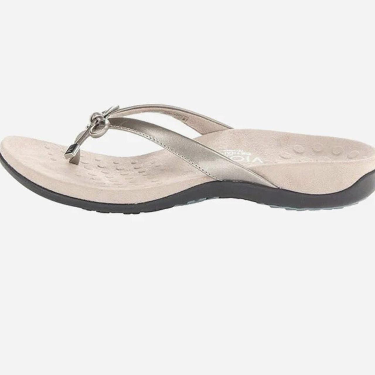 Vionic Bella II flip flop sandals in good used... - Depop