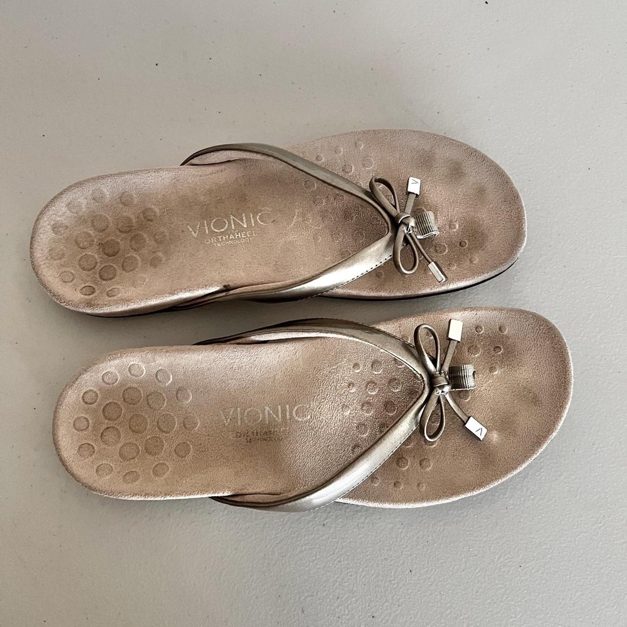 Vionic Bella II flip flop sandals in good used... - Depop
