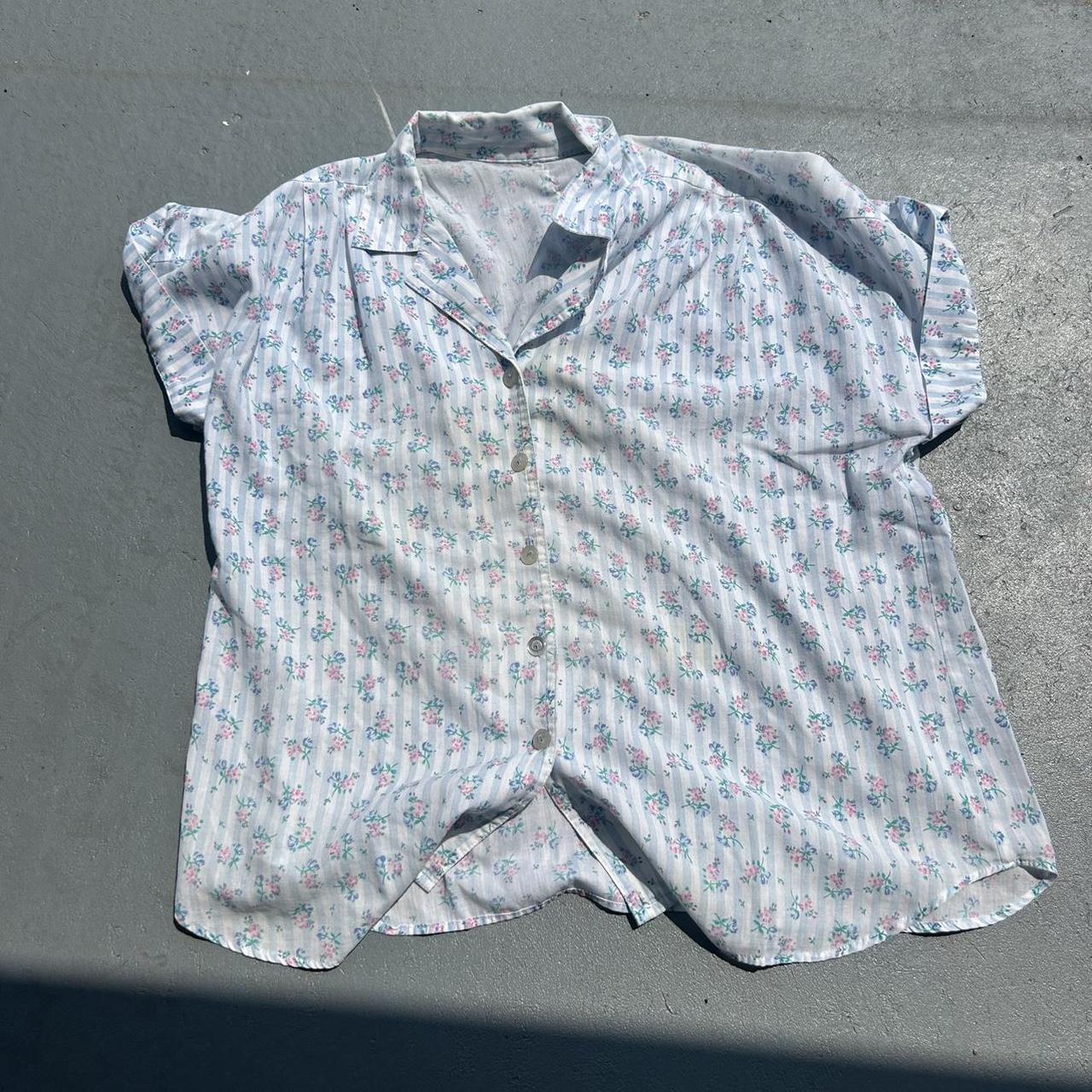 Vintage 80s boxy grandma shirt white and floral... - Depop