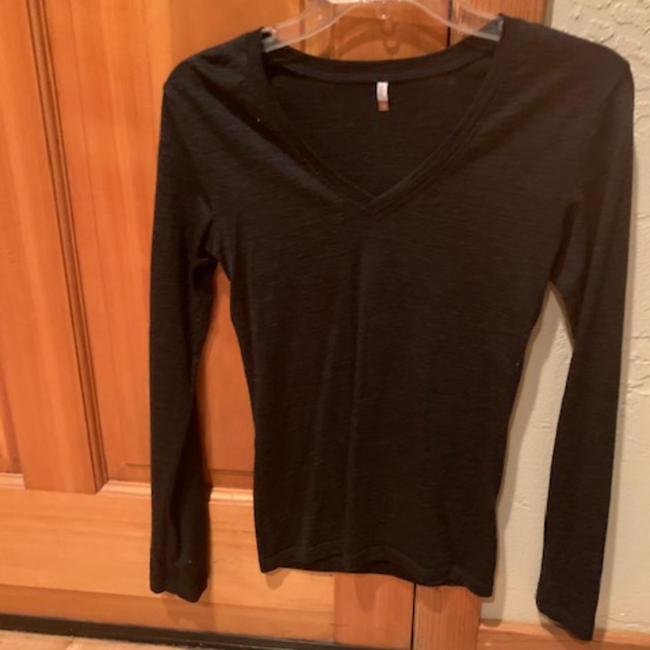 Tika 100% Merino V-Neck - Base Layer - Small - Depop
