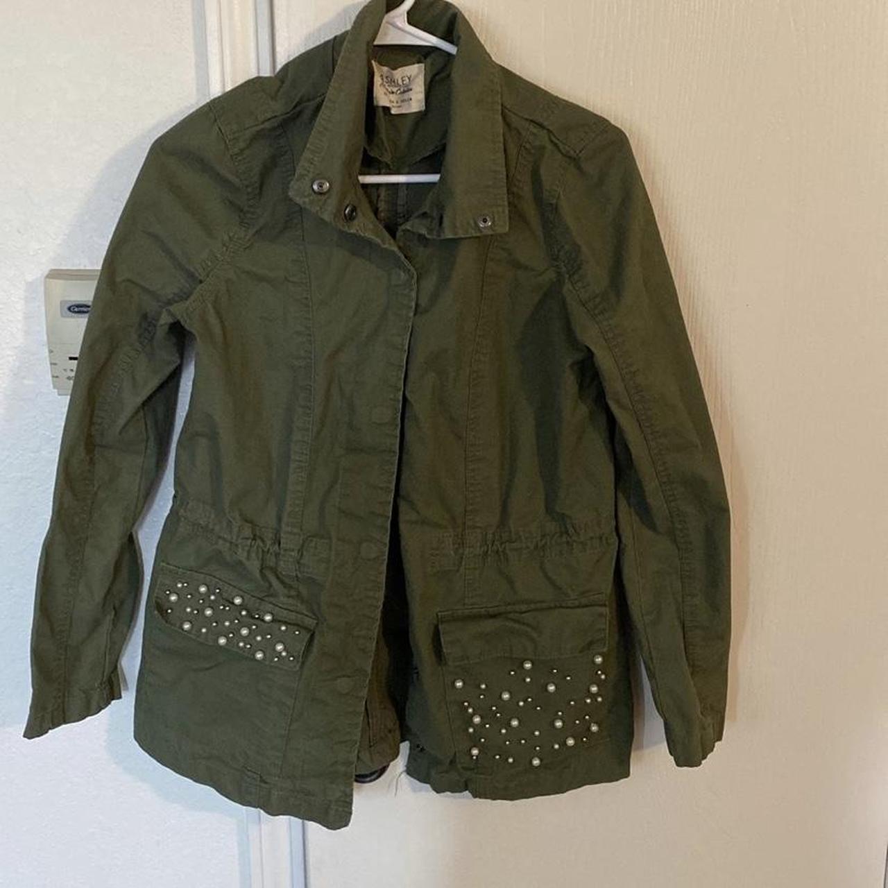 Hunter green jacket with pearl pockets snaps to... - Depop