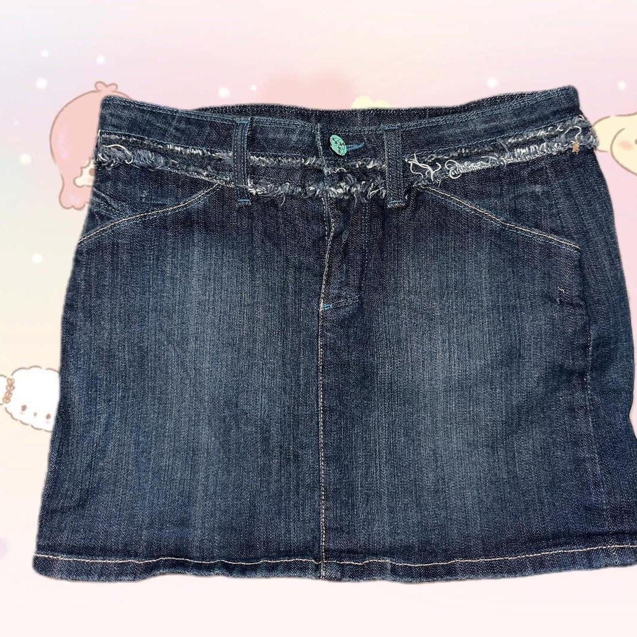 Cute low rise y2k mini skirt! 💕 - -Size 26 - -I’m... - Depop