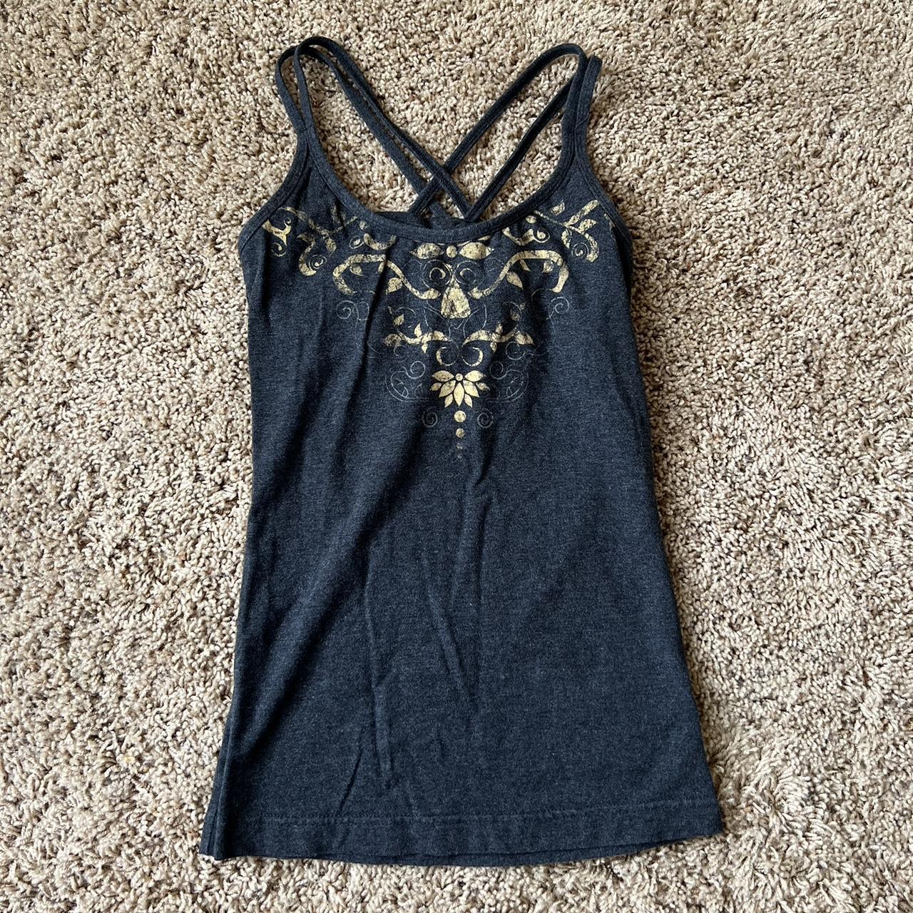 super flattering y2k workout top with a crisscross... - Depop