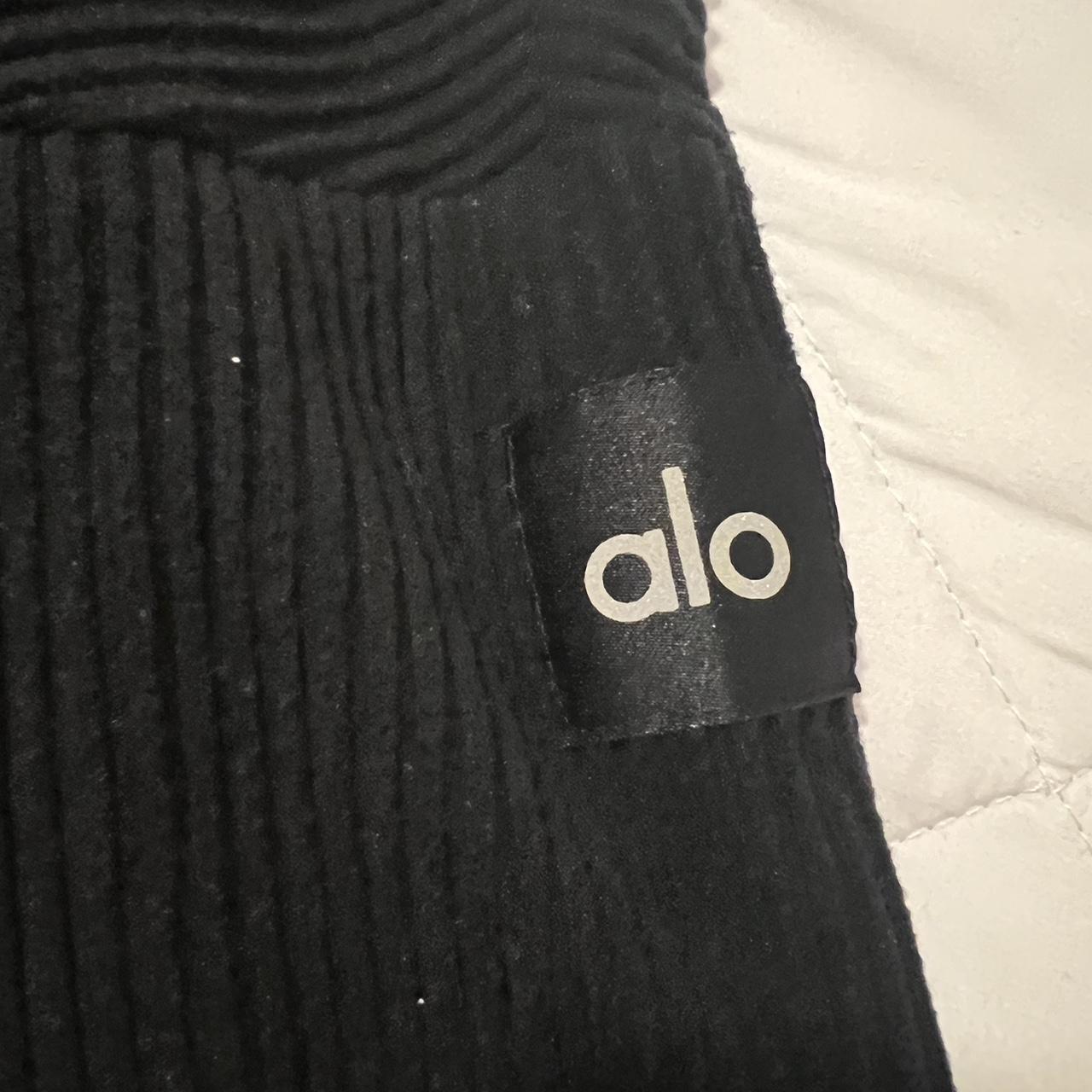 Cropped alo hoodie - Depop