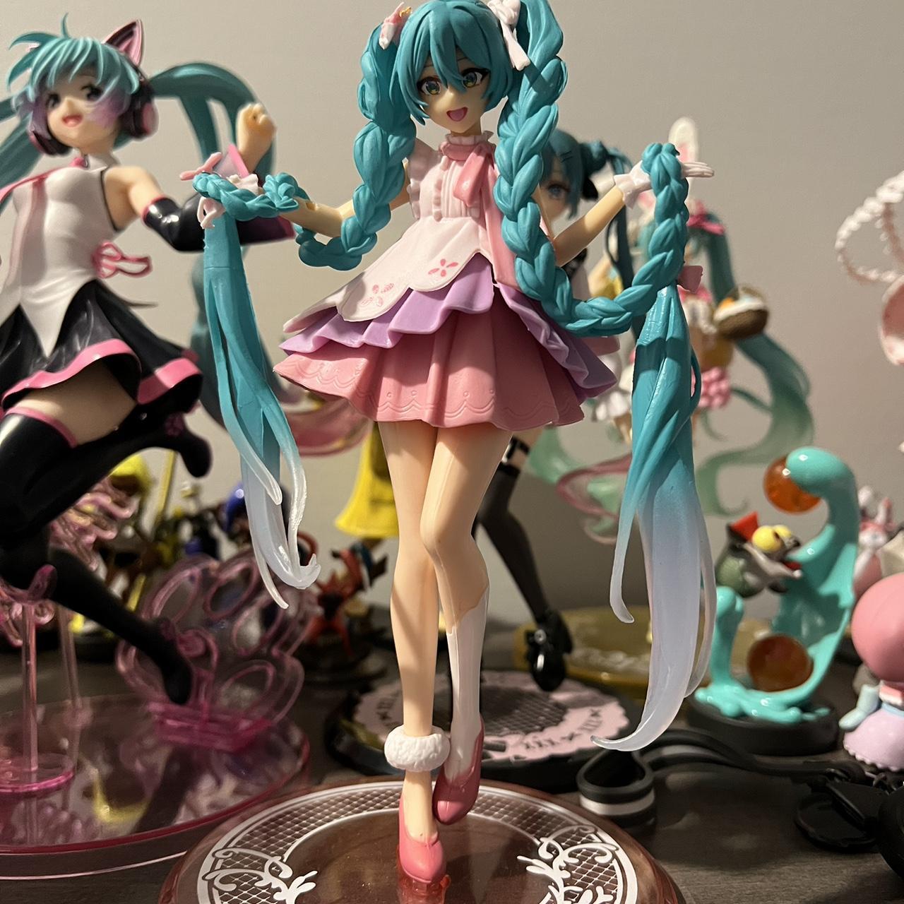 Wonderland Hatsune Miku Figure (bootleg!!!) No box,... - Depop