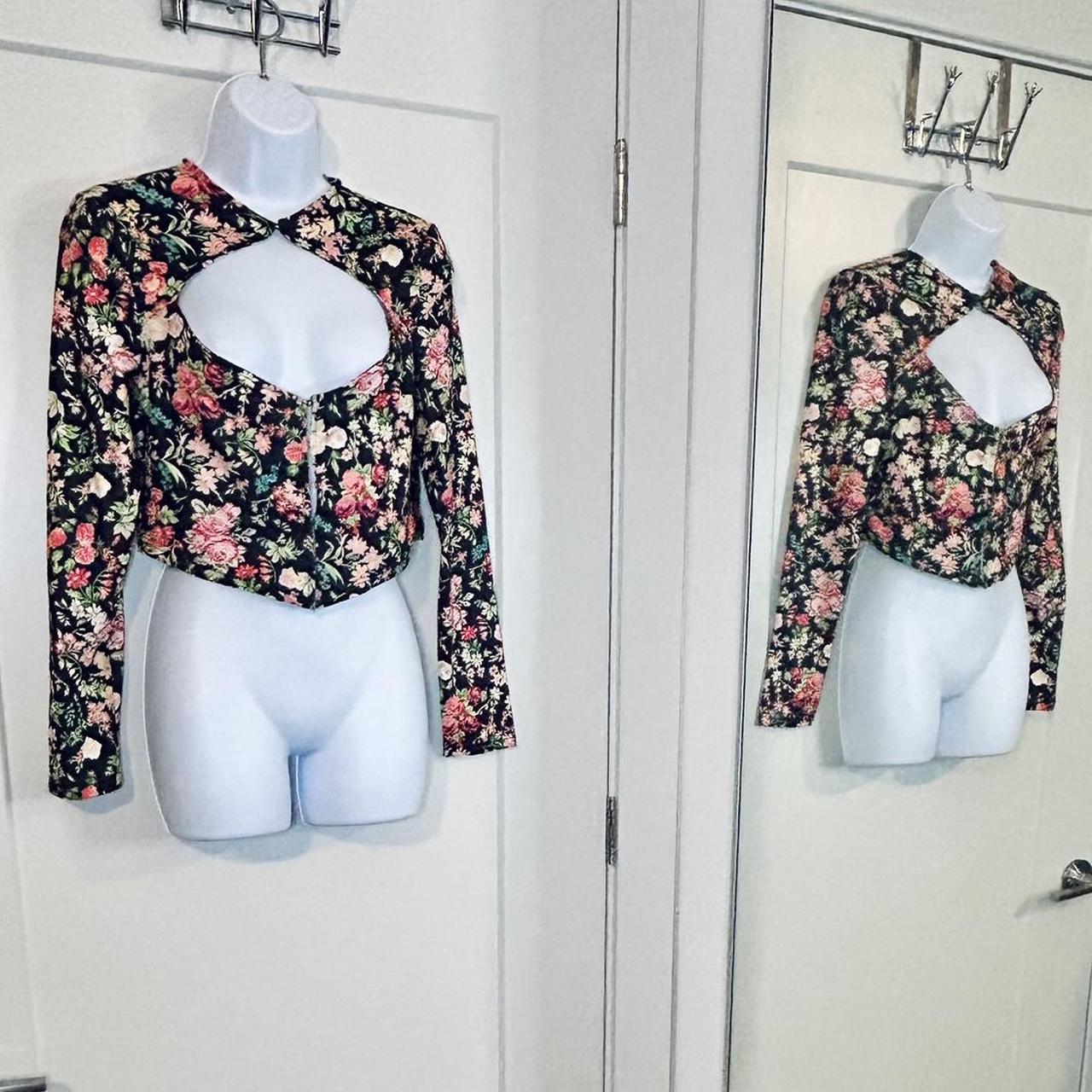 Cute and sexy high neck keyhole crop top Brand and... - Depop