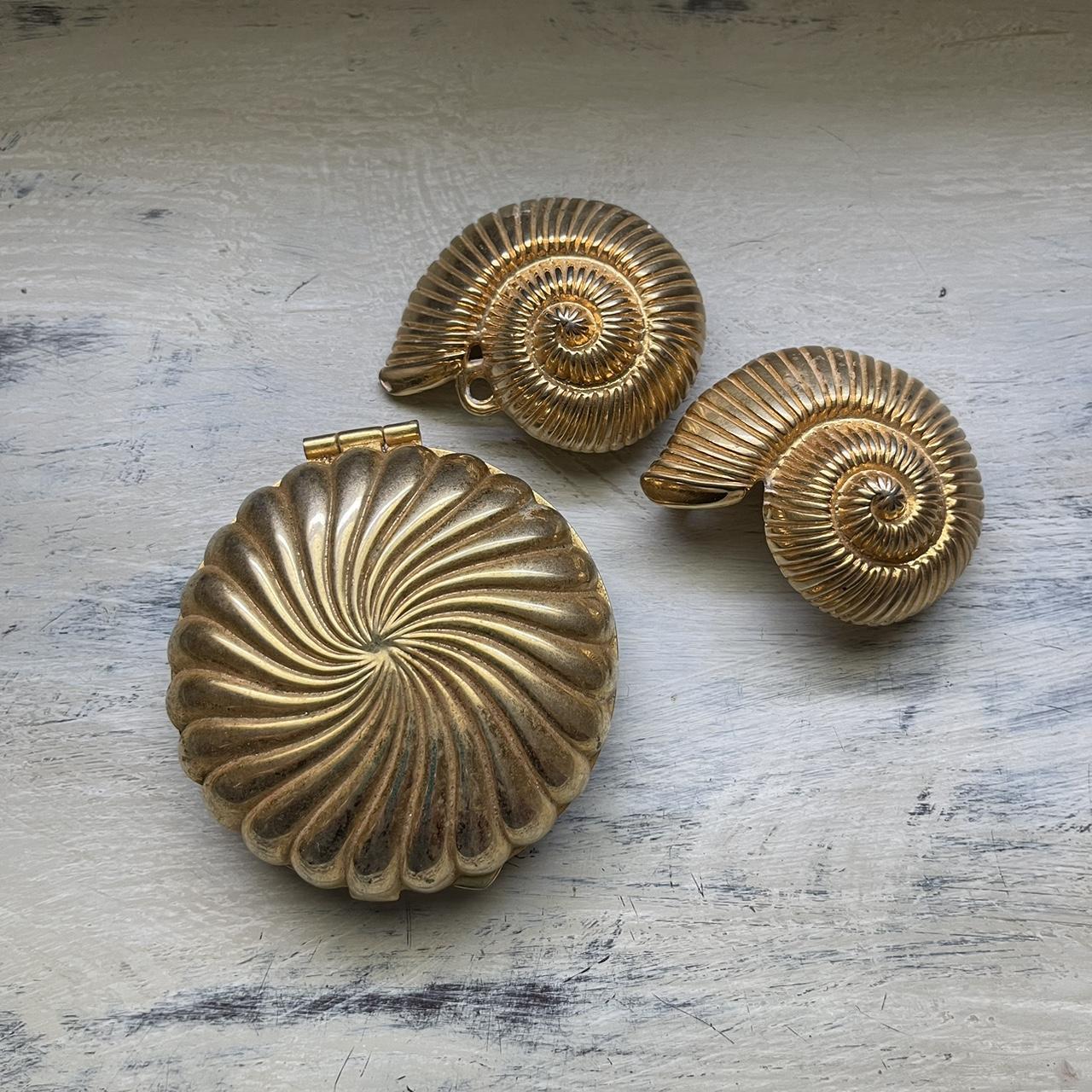 Vintage SEASHELL Gold Belt Buckles and... - Depop